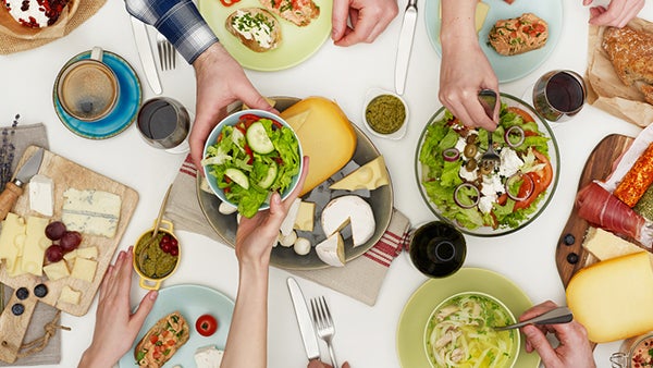 Why Social Meals Are Better For Your Health – Triathlete