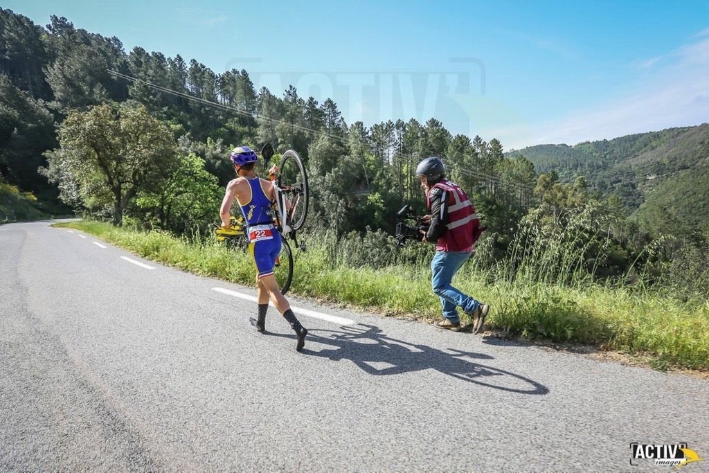 This Pro Ran 4 Miles Uphill Sans Shoes with His Bike to Finish – Triathlete
