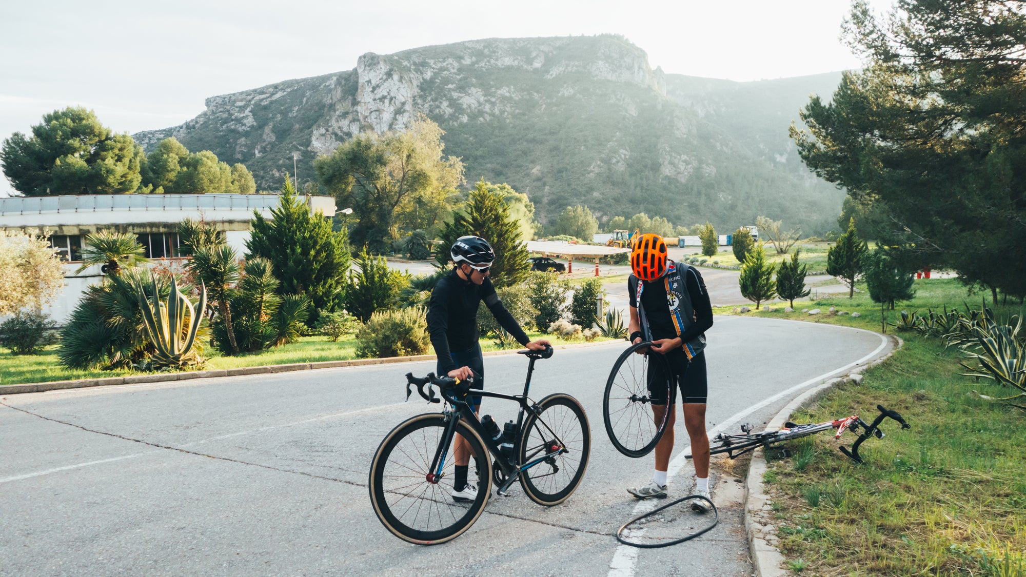 How to Fix a Flat Bike Tire: A 16-Step Guide – Triathlete