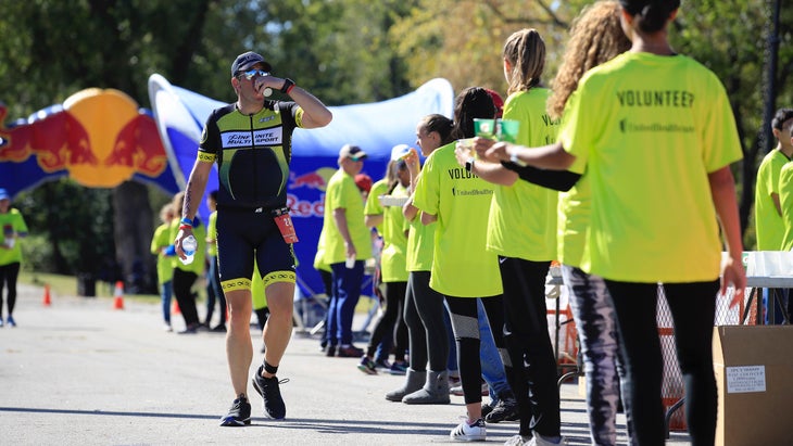 Which Foods to Avoid at Aid Stations – Triathlete