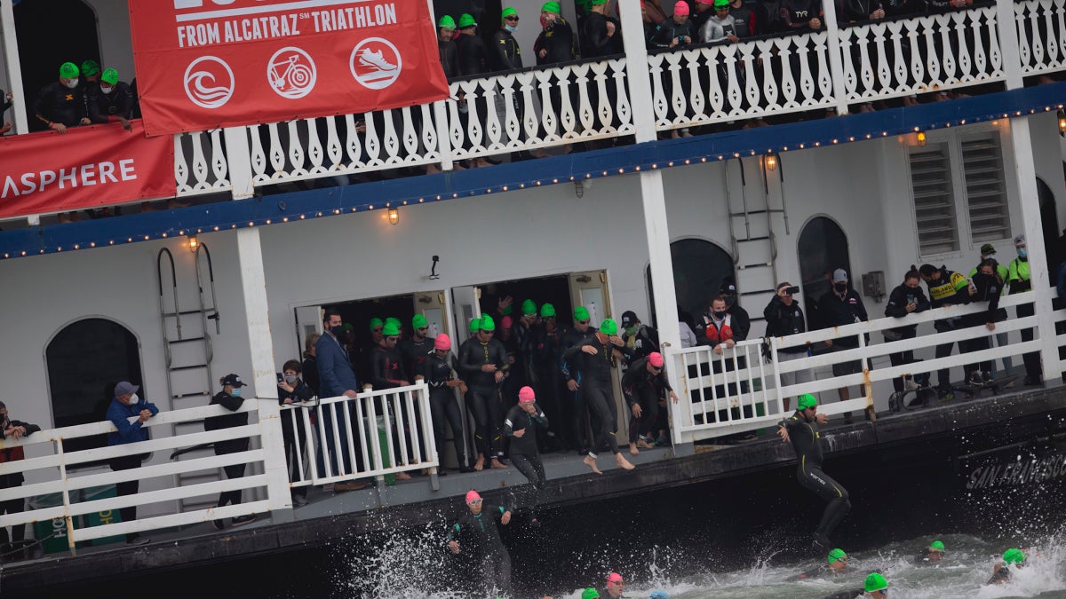 Photos: 1,600 Athletes Escape from Alcatraz – Triathlete