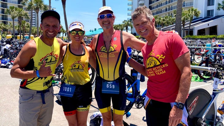 Mad Dogs Are One of the Biggest Tri Clubs in the U.S. – Triathlete