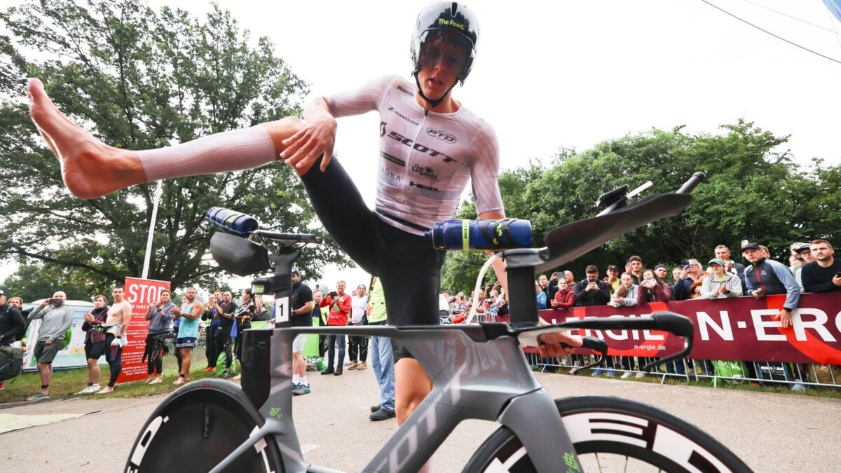 How to Mount and Dismount Your Bike in a Triathlon – Triathlete