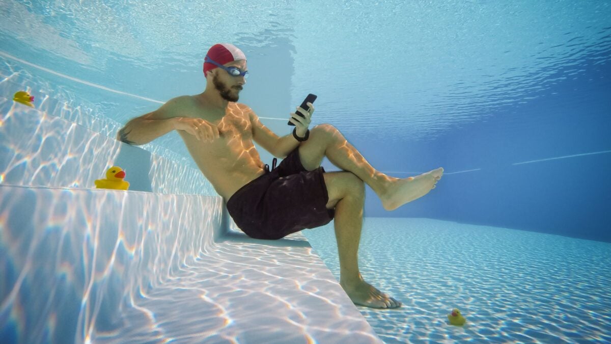 Your Phone is Wrecking Your Swim Workout – Triathlete