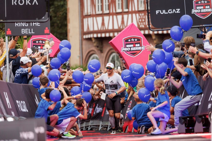 The Best Triathlon Spectator Photos of 2024 – Triathlete