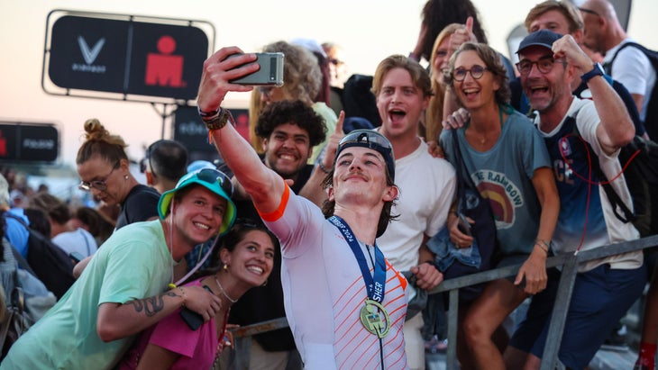 The Best Triathlon Spectator Photos of 2024 – Triathlete