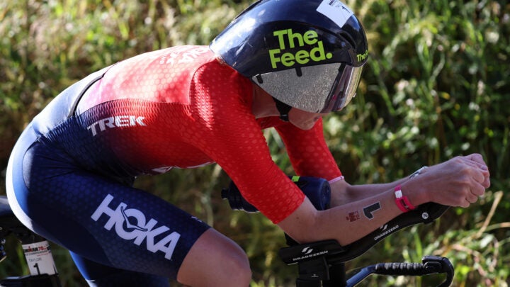 Analyzing the Between-the-Arms Hydration Triathlon Trend – Triathlete